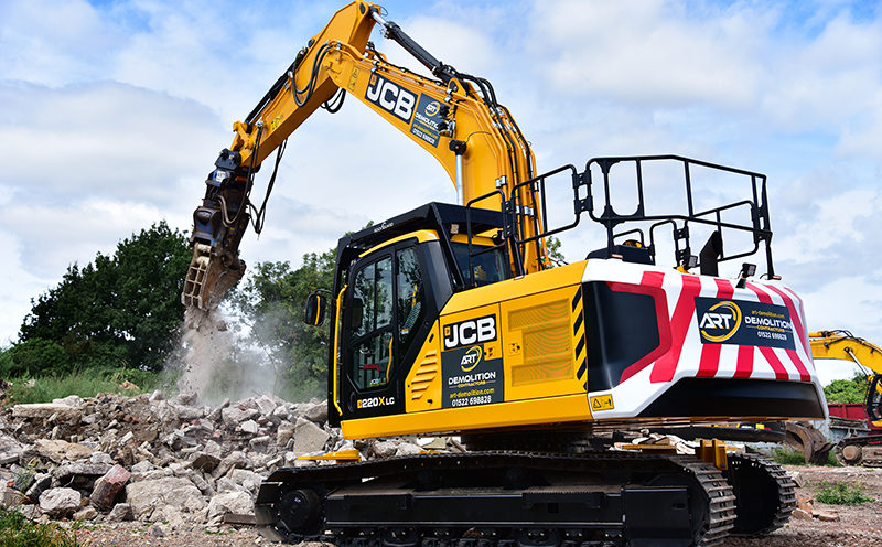 Demolition specification excavator doesn't disappoint | Project Plant