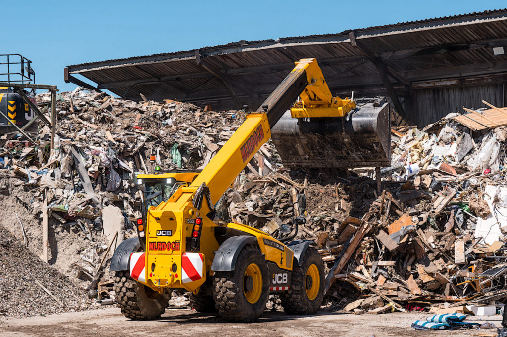 Glasgow waste management firm snaps up JCB Wastemaster telehandler ...